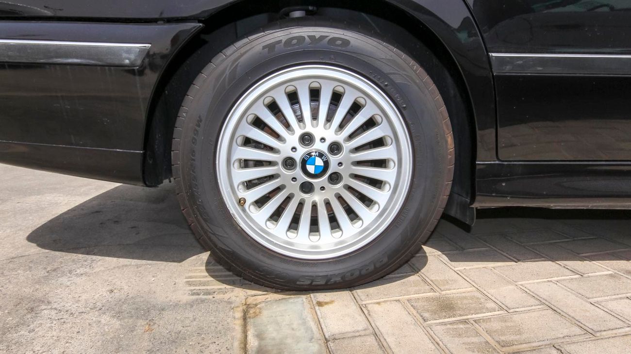 Used BMW 528 I 1997 for sale in Dubai - 19137