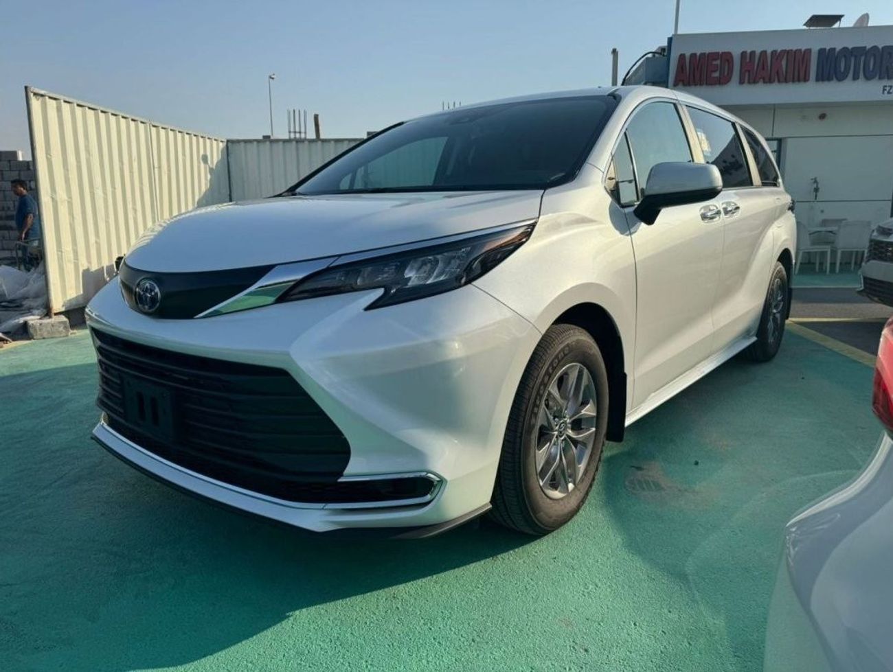 New Toyota Sienna 2.5L HYBRID XLE 2024 2024 for sale in Dubai - 745124