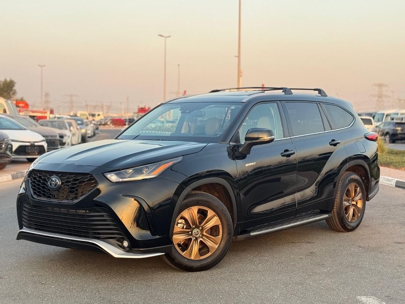 Used Hybrid TOYOTA Highlander Bronze Edition XLE 2022 for sale in Dubai ...