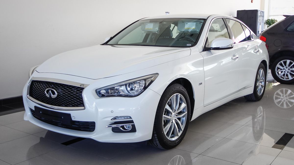 Infiniti Q50 2.0t for sale: AED 96,900. White, 2016