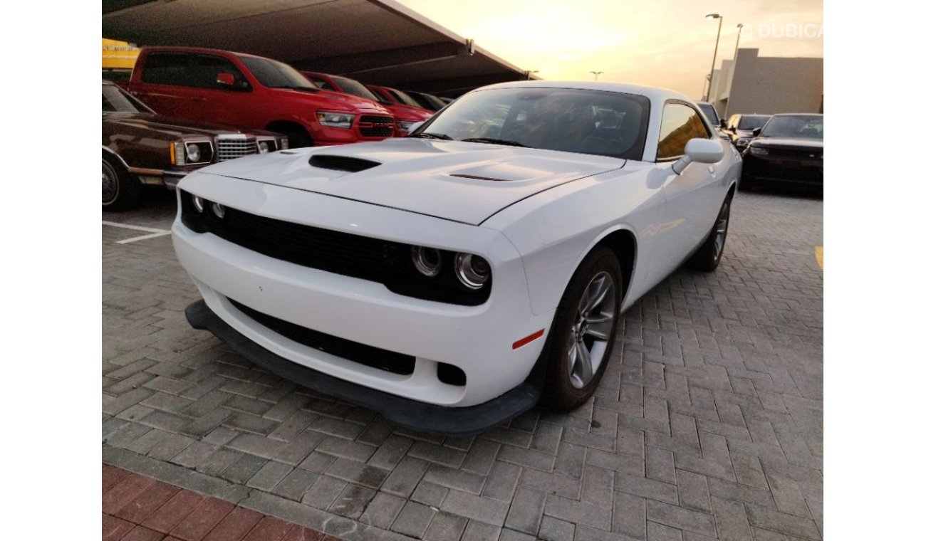 Used Dodge Challenger V6 SXT 2019 2019 for sale in Sharjah - 625790