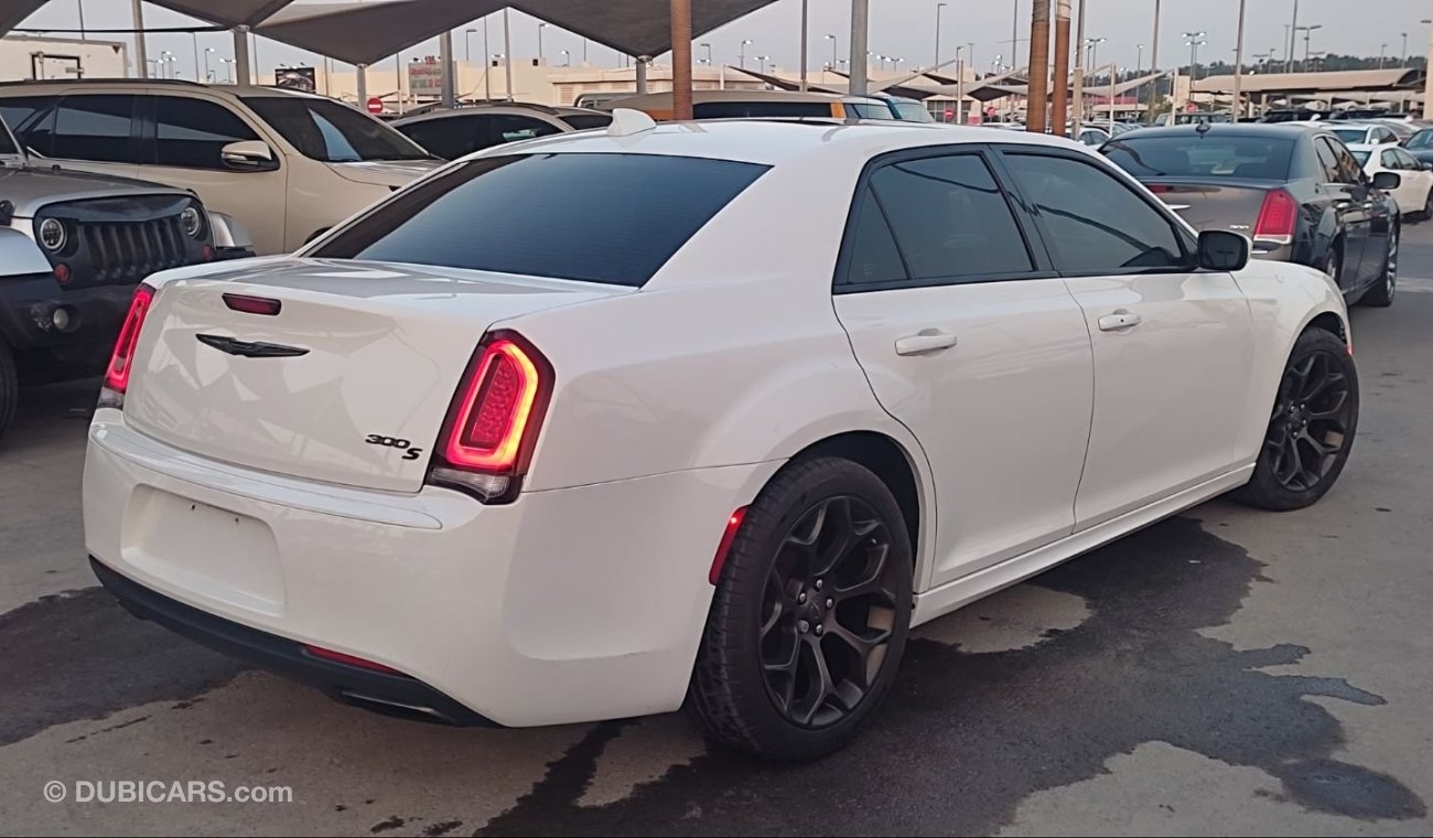 Used Chrysler 300s Full options 2018 for sale in Sharjah - 547094