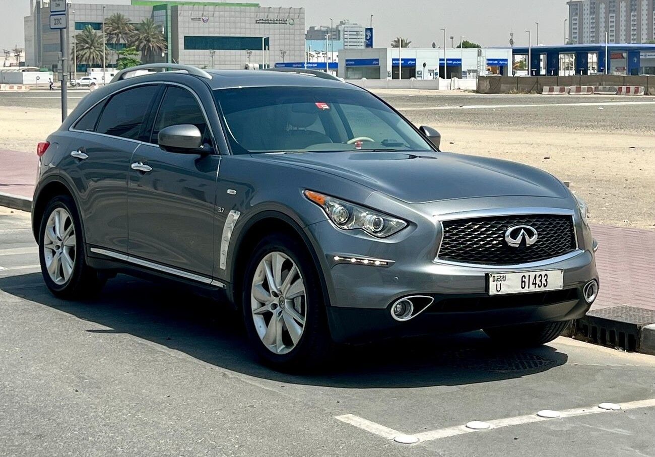 Used Infiniti QX70 3.7 luxury 2018 for sale in Dubai - 869573