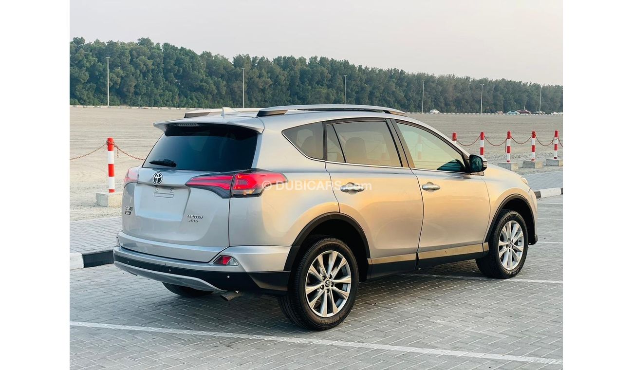 Used Toyota RAV4 Platinum Limited 2017 for sale in Sharjah - 670201