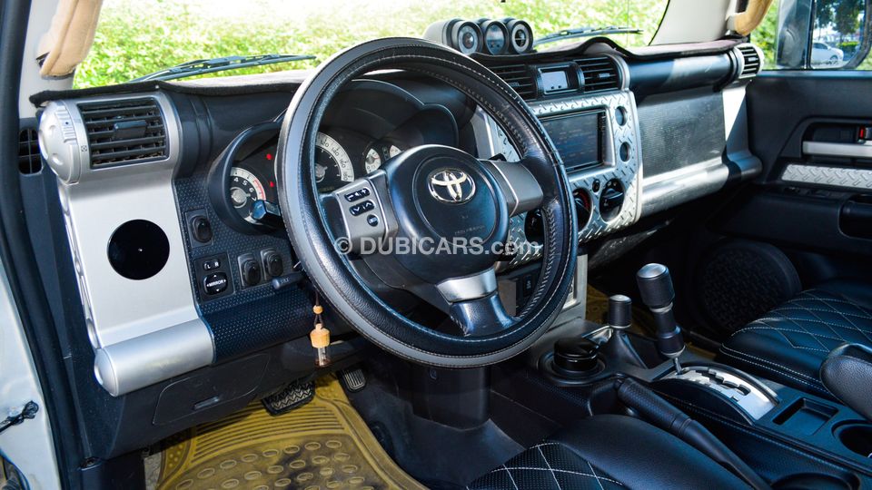 مستعملة تويوتا إف جي كروزر GXR 2008 للبيع في دبي - 481896