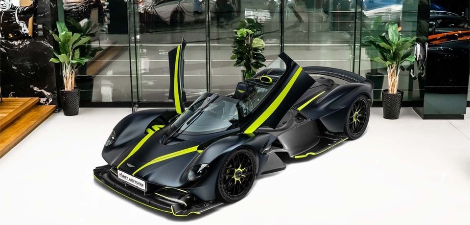 New Aston Martin Valkyrie 6.5L V-12 Naturally Aspirated V12 Engine ...
