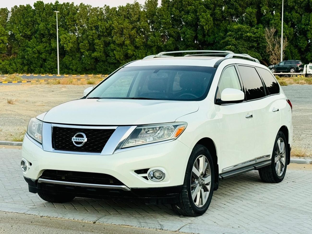 Used Nissan Pathfinder Platinum 3.5L 2015 for sale in Sharjah - 790635