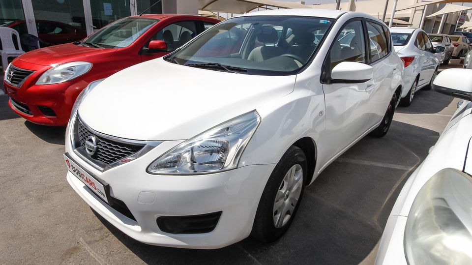 Nissan Tiida for sale: AED 25,500. White, 2014