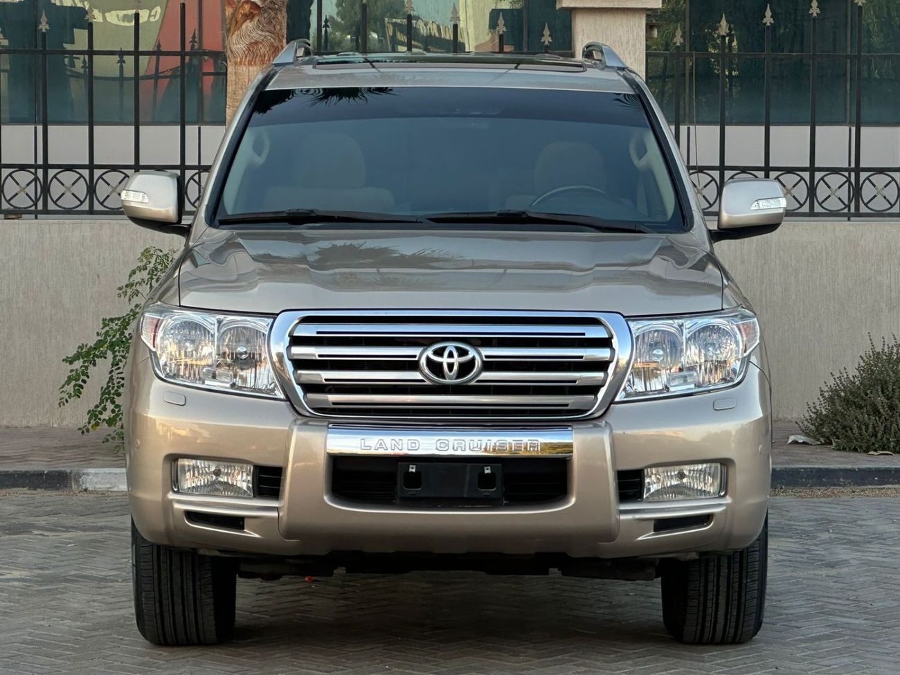 Used Toyota Land Cruiser 2011 for sale in Dubai - 712384