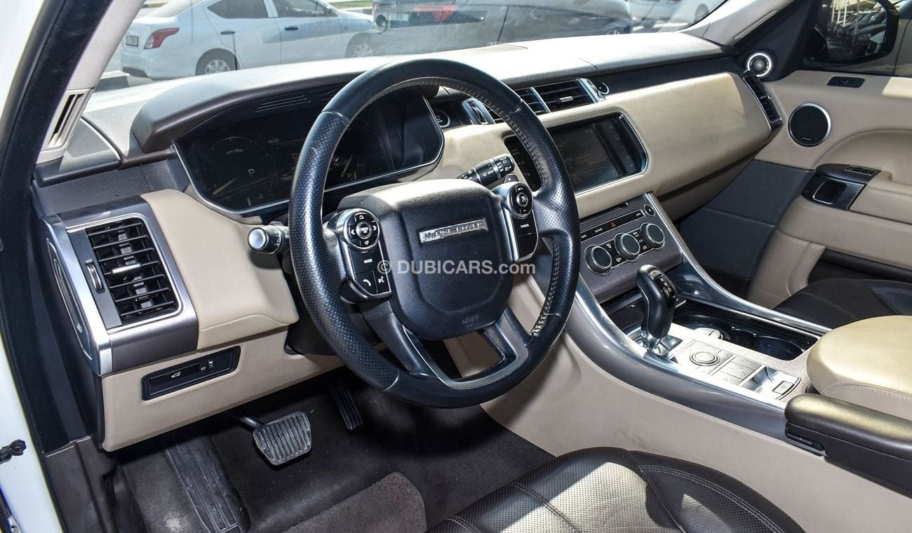 Used Land Rover Range Rover Sport HSE 2015 for sale in Sharjah - 810085