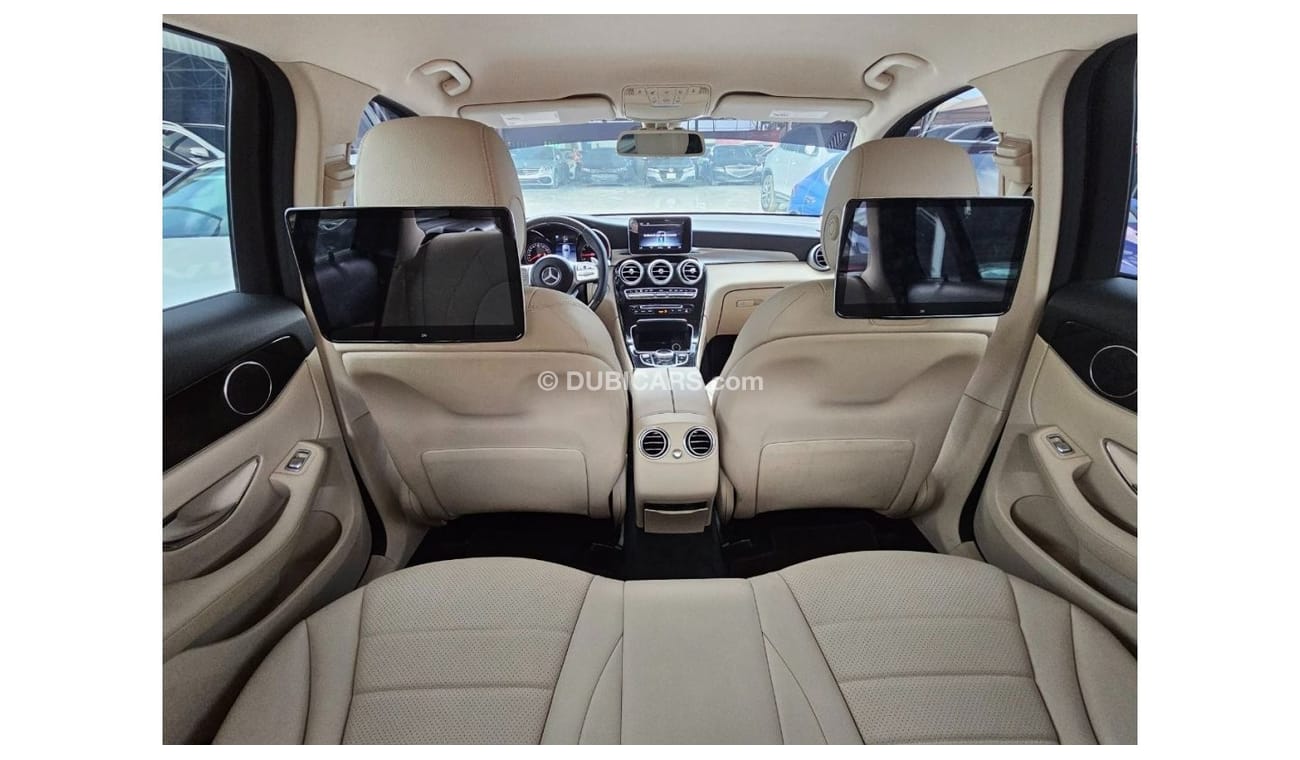 Used Mercedes-Benz GLC 300 4MATIC 2019 for sale in Dubai - 683005