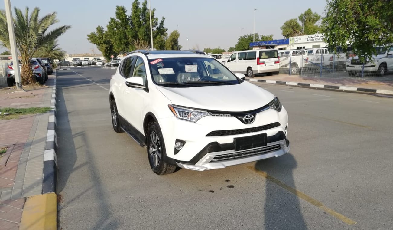 Used Toyota RAV4 2018 XLE FULL OPTION WHITE 2018 for sale in Dubai - 271297
