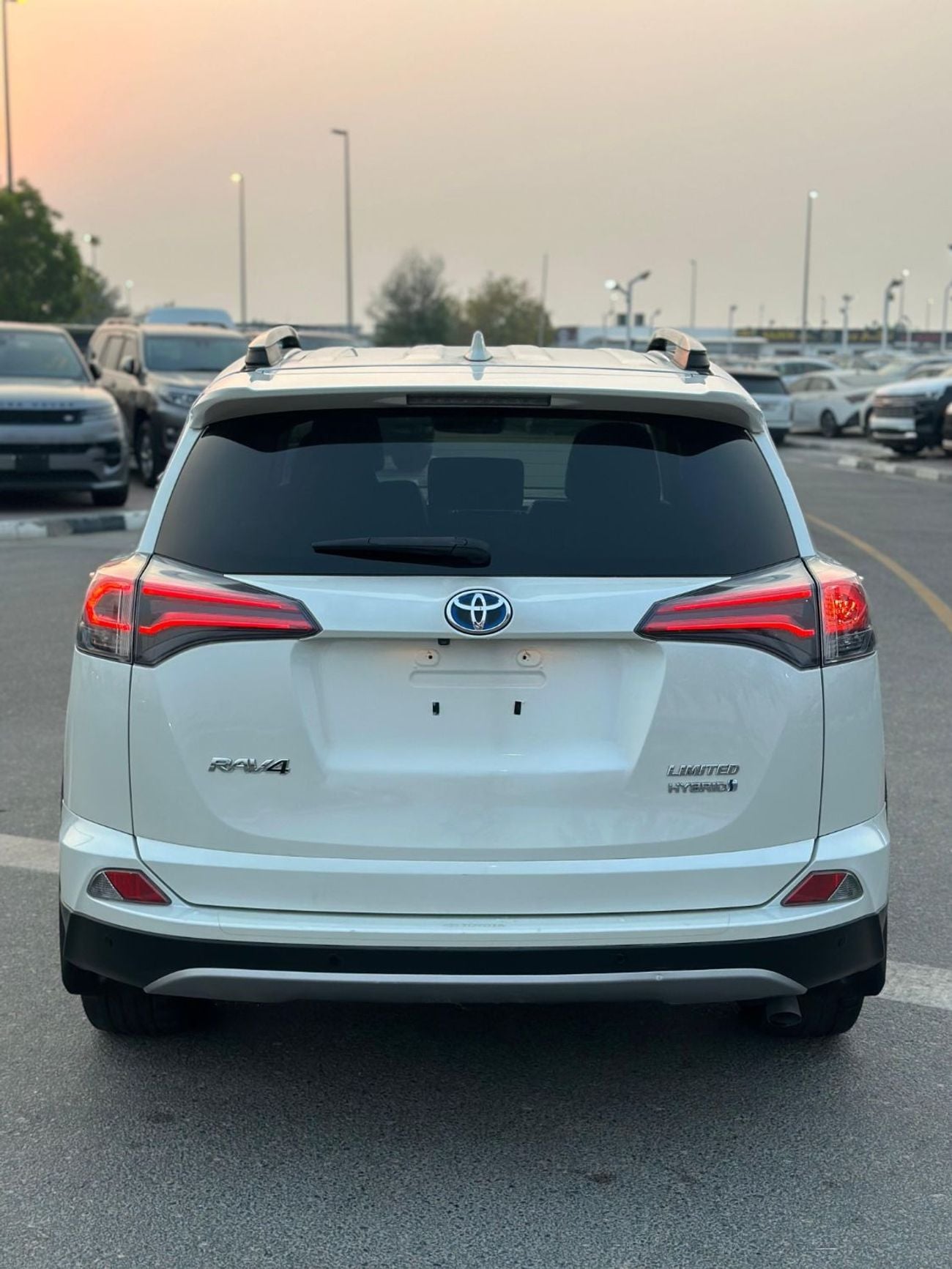 Used TOYOTA RAV4 LIMITED 2017 HYBRID 2017 for sale in Dubai - 760756