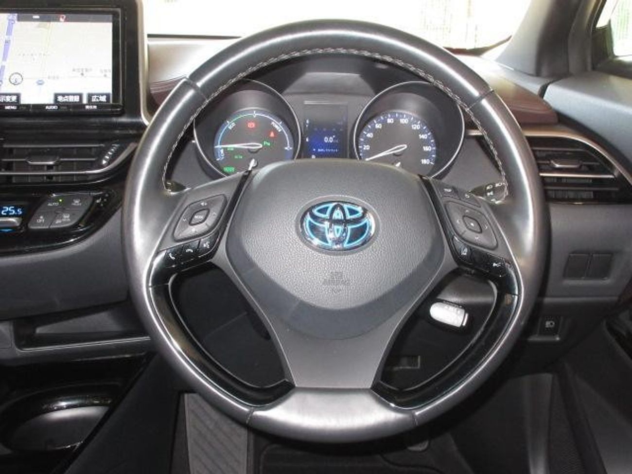 Used Toyota C-HR ZYX10 2018 for sale in Japan - 729169