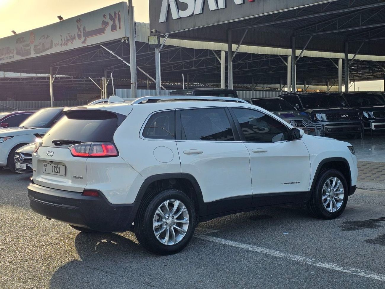Used Jeep Cherokee Longitude 2019 for sale in Dubai - 741873