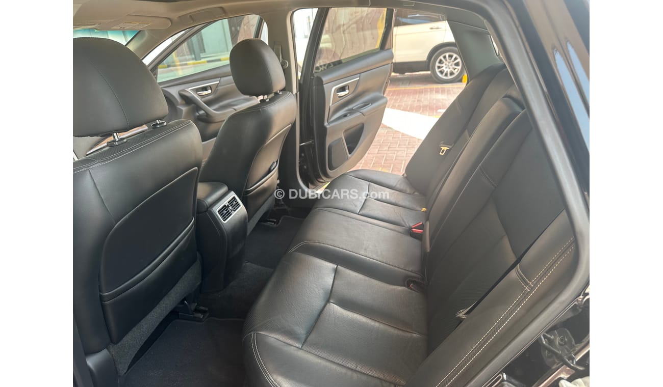 Used Nissan Altima SL 2016 for sale in Dubai - 631678