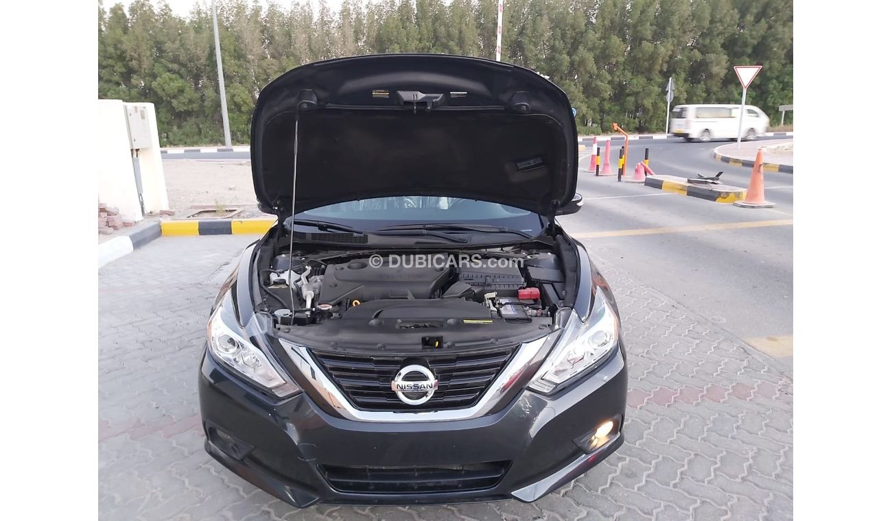Used Nissan Altima SL Very Clean Car 2018 for sale in Dubai - 552981