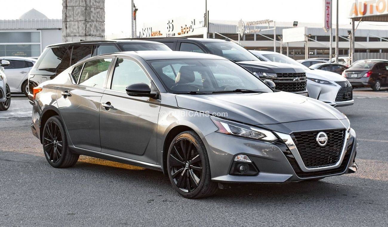 Used Nissan Altima SR 2019 for sale in Dubai - 693377