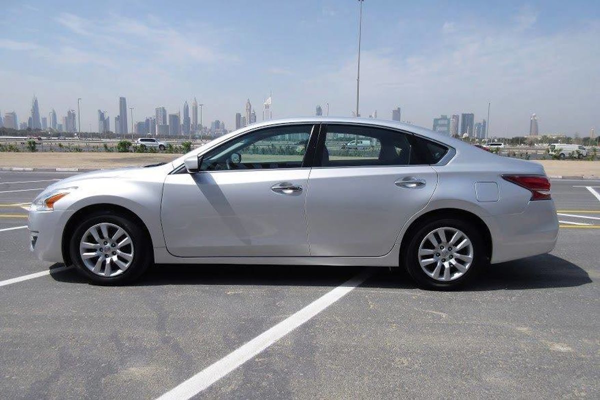 Nissan Altima 2014 for sale: AED 38,999. Grey/Silver, 2014