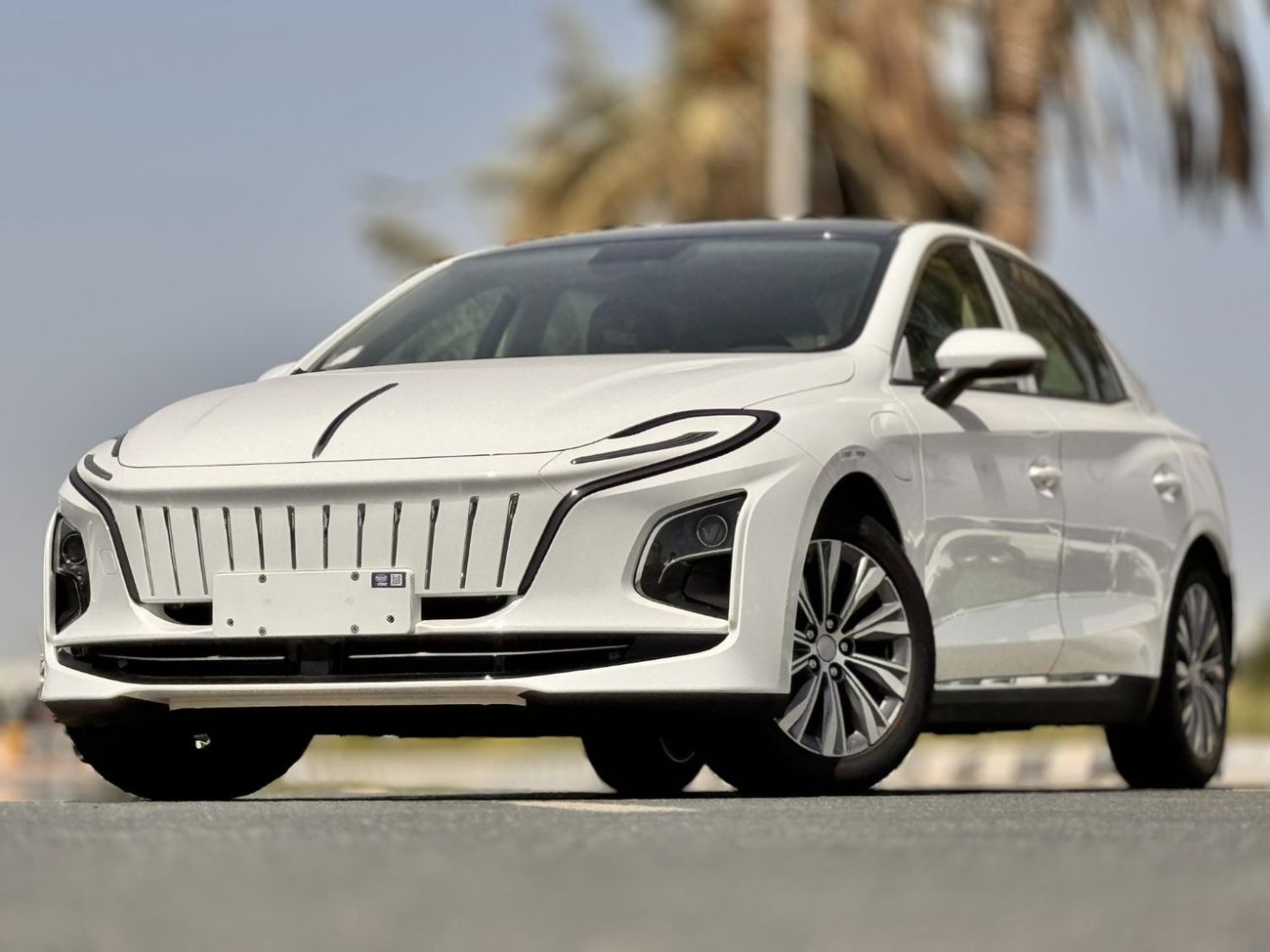 New HONGQI EQM5 HONGQI E-QM5 LUXURY WITH BLACK ROOF 2024 for sale in Dubai - 772767