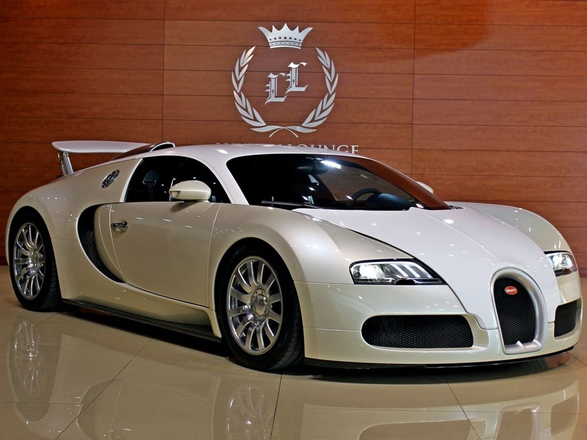 Bugatti Veyron for sale: AED 3,850,000. Beige, 2009