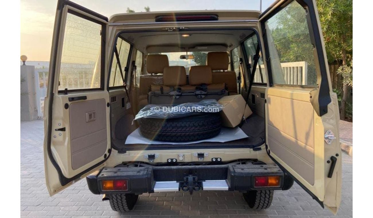 New TOYOTA LAND CRUISER HARD TOP LC71 4.0L M/T 2022 2022 for sale in Dubai - 608384
