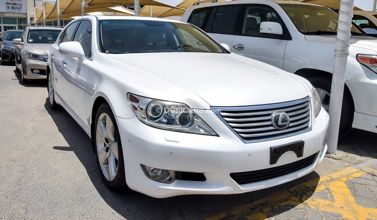 Used Lexus LS460 2010 for sale in Sharjah - 166925