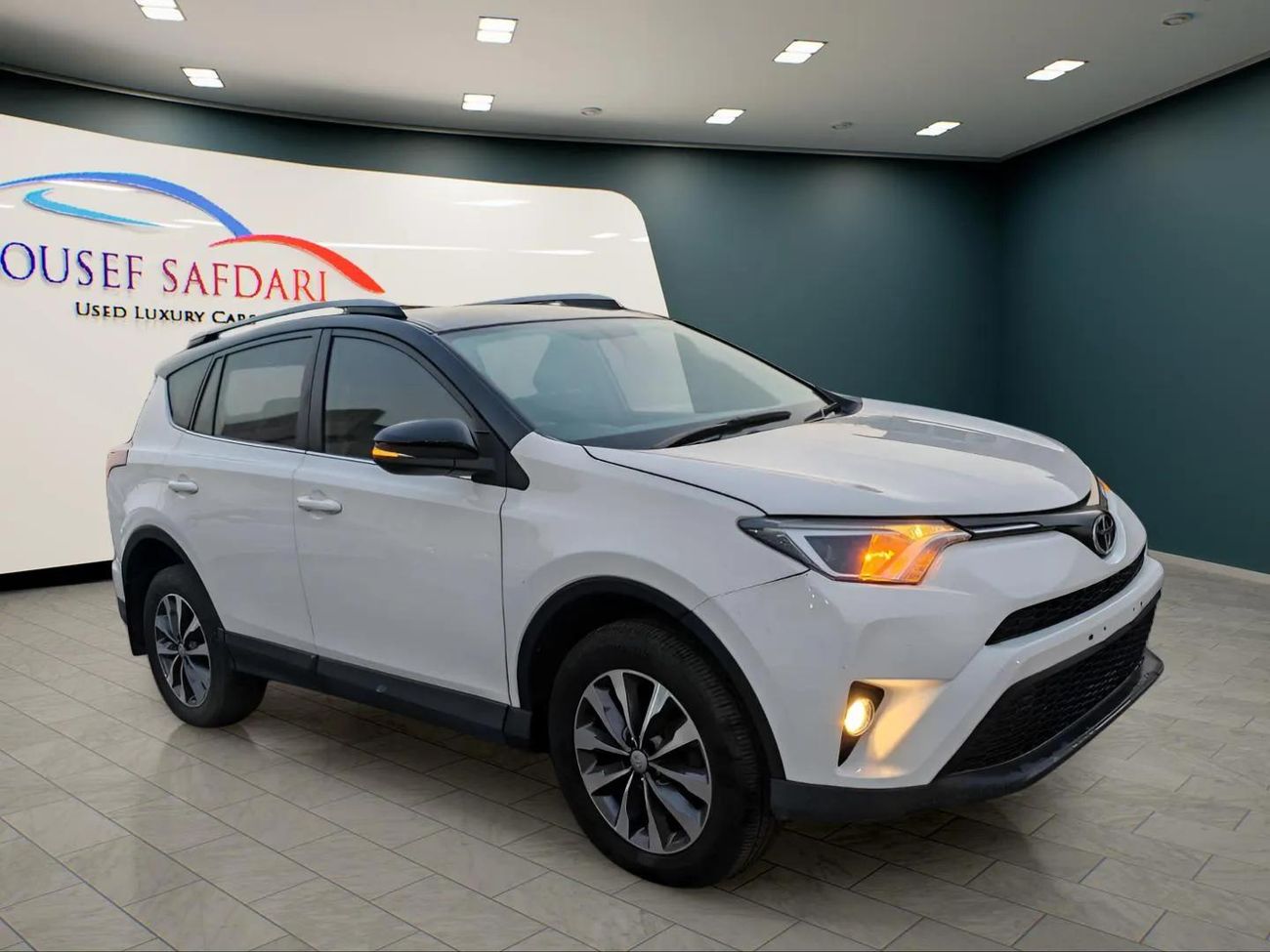 Used Toyota RAV4 2015 for sale in Sharjah - 860125