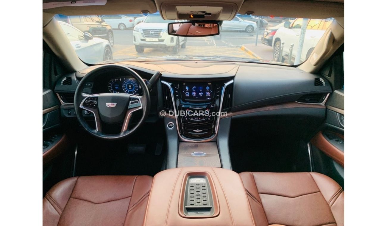 Used Cadillac Escalade Platinum 2016 for sale in Dubai - 645082