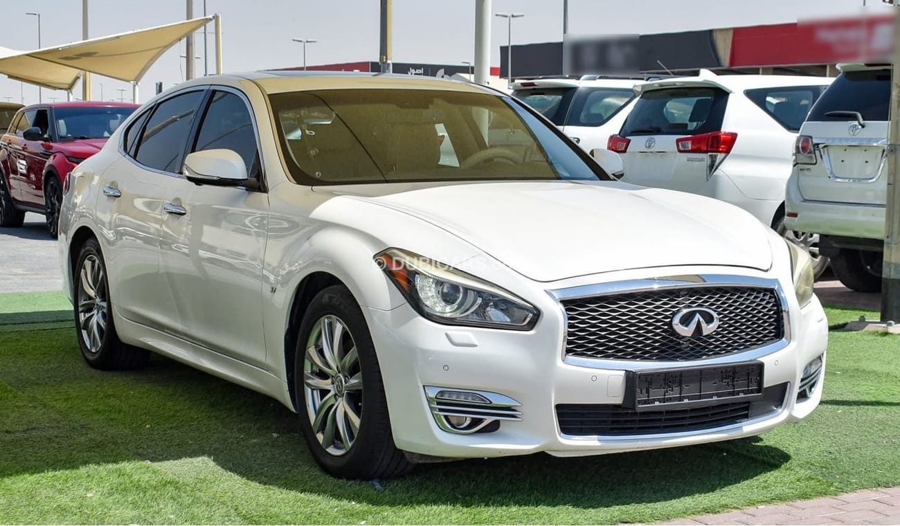 Used Infiniti Q70 2017 for sale in Dubai - 780250