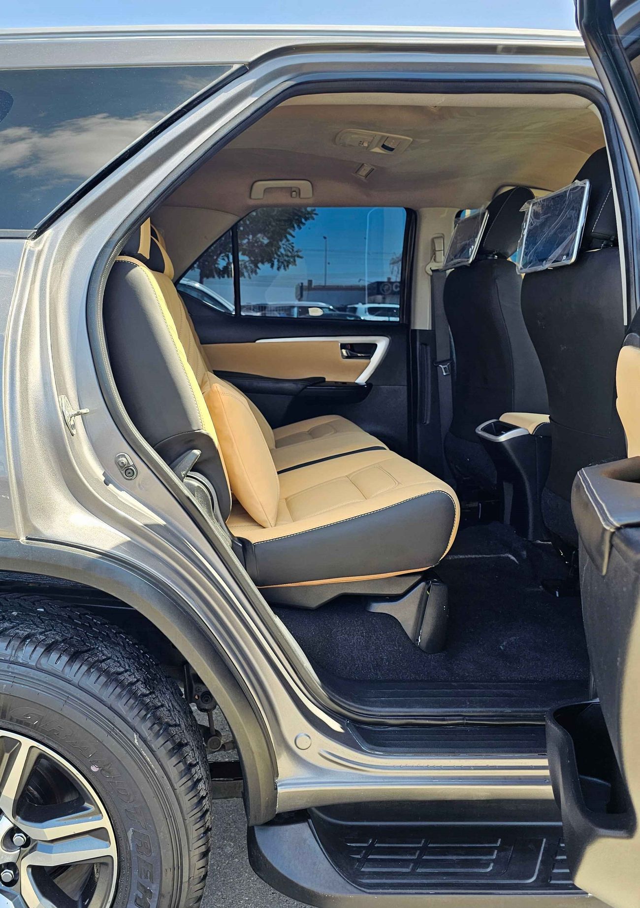 Used Toyota Fortuner GXR V6/ 4WD/ DVD REAR CAMERA/ LEATHER SEATS/ HEAD ...