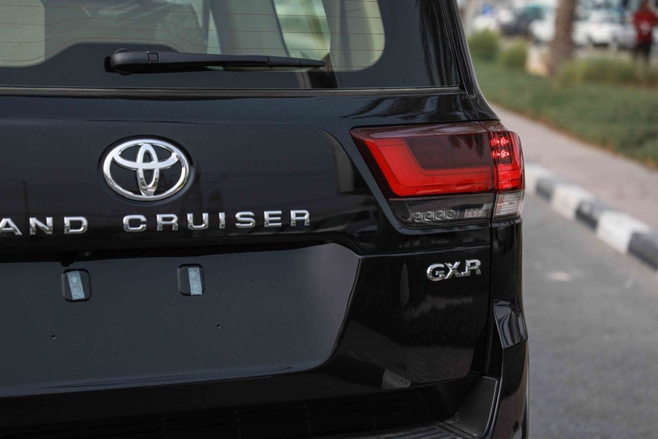 New Toyota Land Cruiser 2024 Toyota LC300 4.0 GXR - Black inside Beige ...