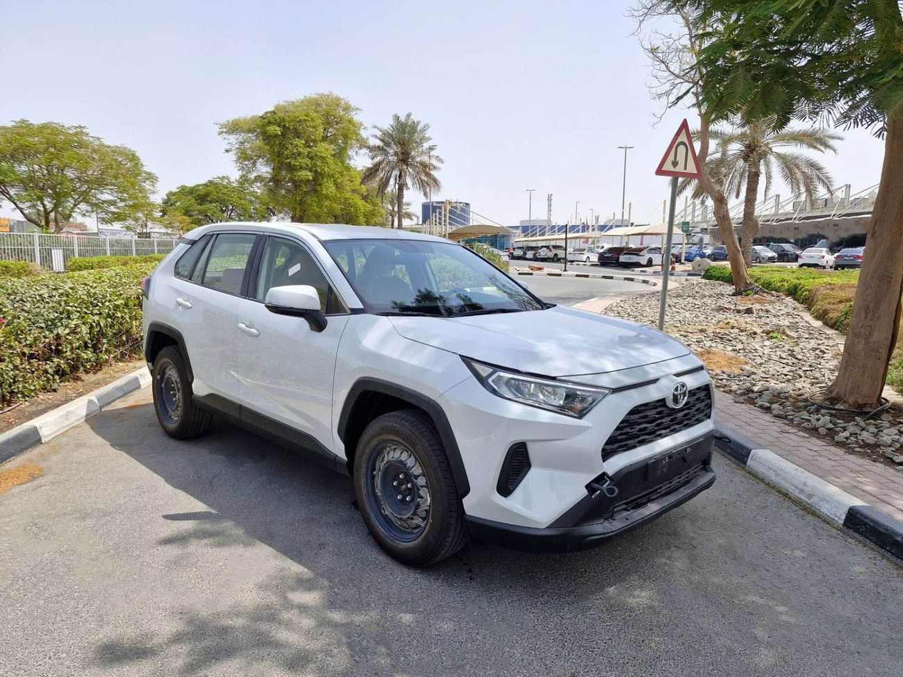 New Toyota RAV4 2.5L (4WD) LE 2025 for sale in Dubai - 889548