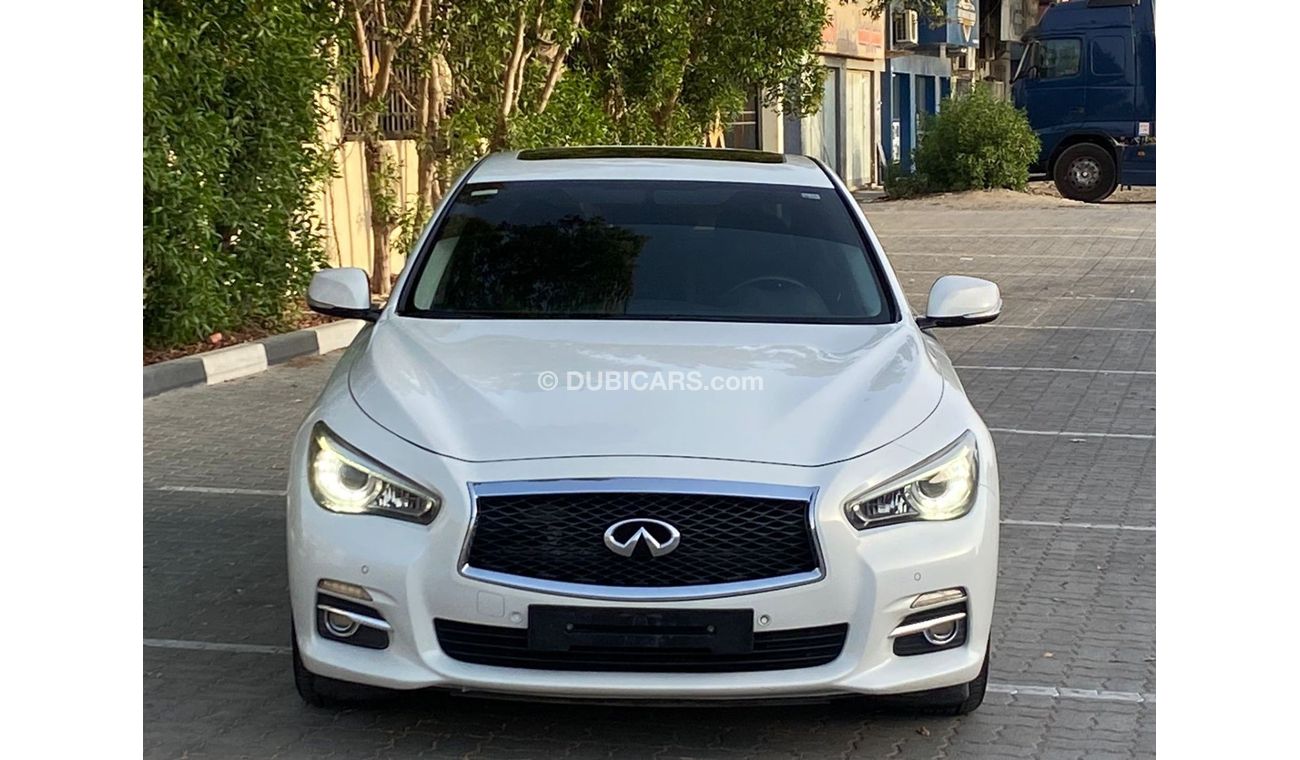 Used Premium Infiniti Q50 Model : 2016 Prices: 45,000 dirhams mileage: 172,000 km Gulf specifica ...