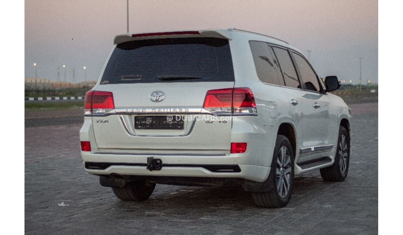 Used Toyota Land Cruiser VXR 2017 for sale in Dubai - 578335