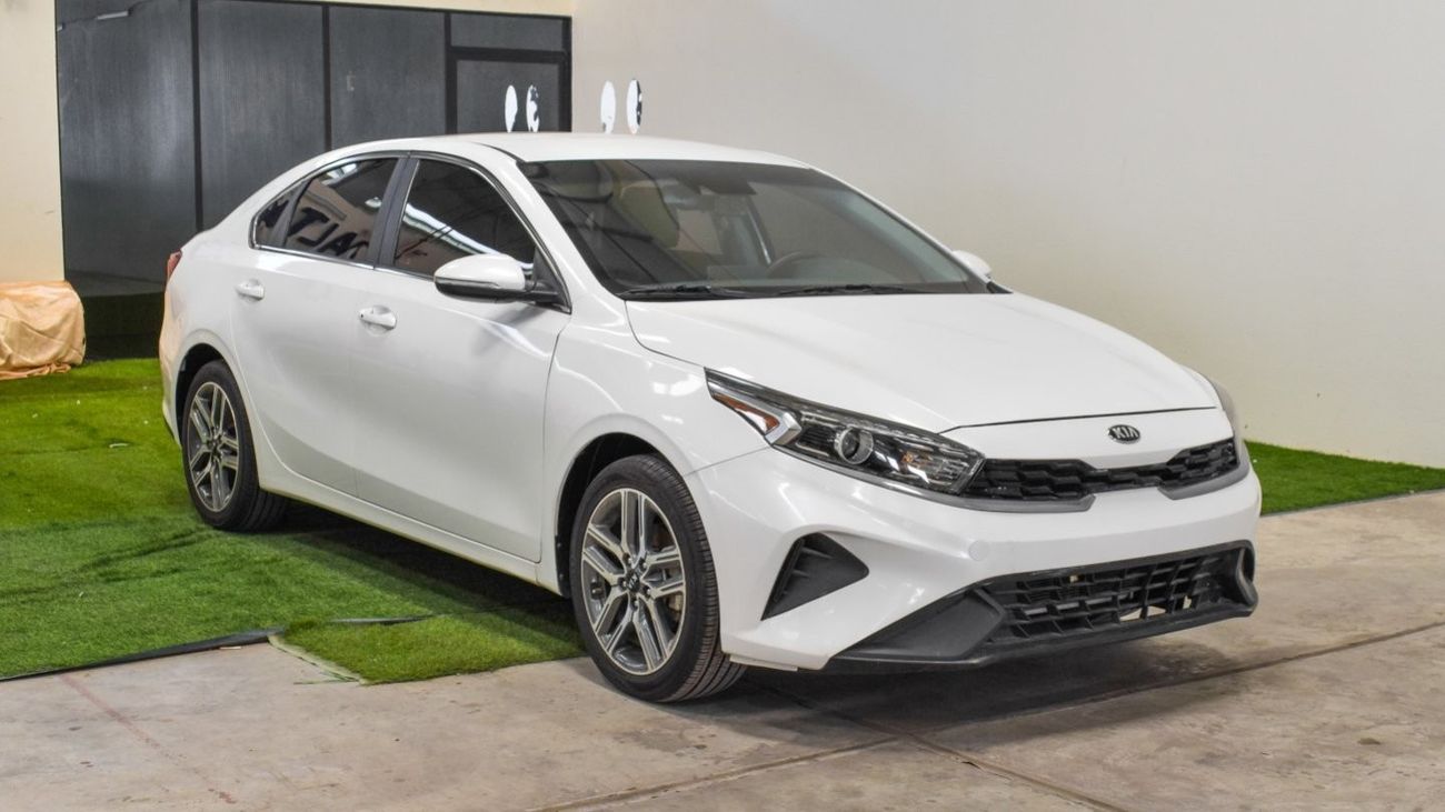 Used Kia K3 2019 for sale in Umm al-Quwain - 729797