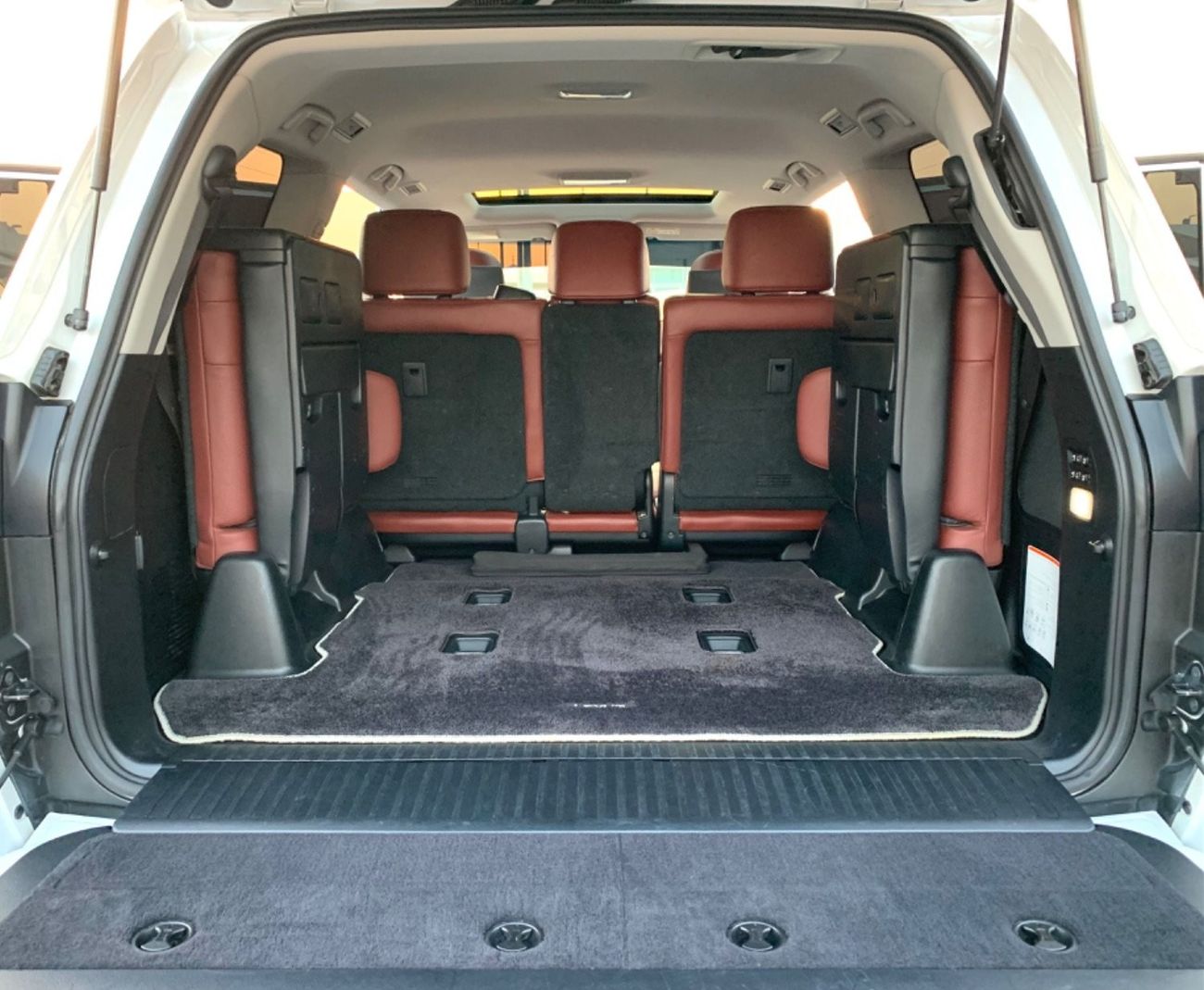 Used Lexus LX 570 Platinum Signature 2018 for sale in Sharjah - 625695
