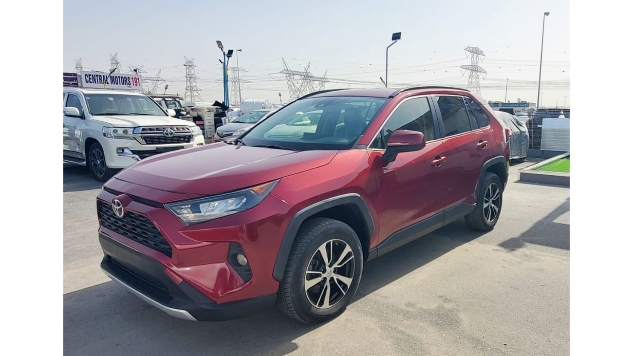 Used TOYOTA RAV4 LE JEEP 2019 for sale in Dubai - 723594