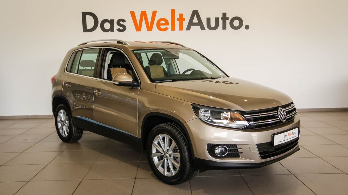 Volkswagen Tiguan 2.0T 4MOTION for sale: AED 72,000. Gold, 2015