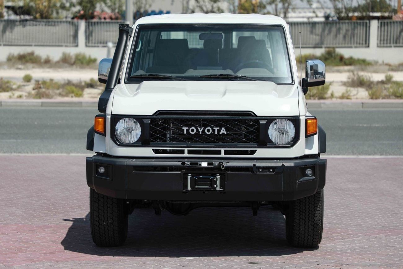 New Toyota Land Cruiser Hard Top 2025 TOYOTA LC76 HARDTOP 4.0 - WHITE inside SADLLE TAN | Export ...