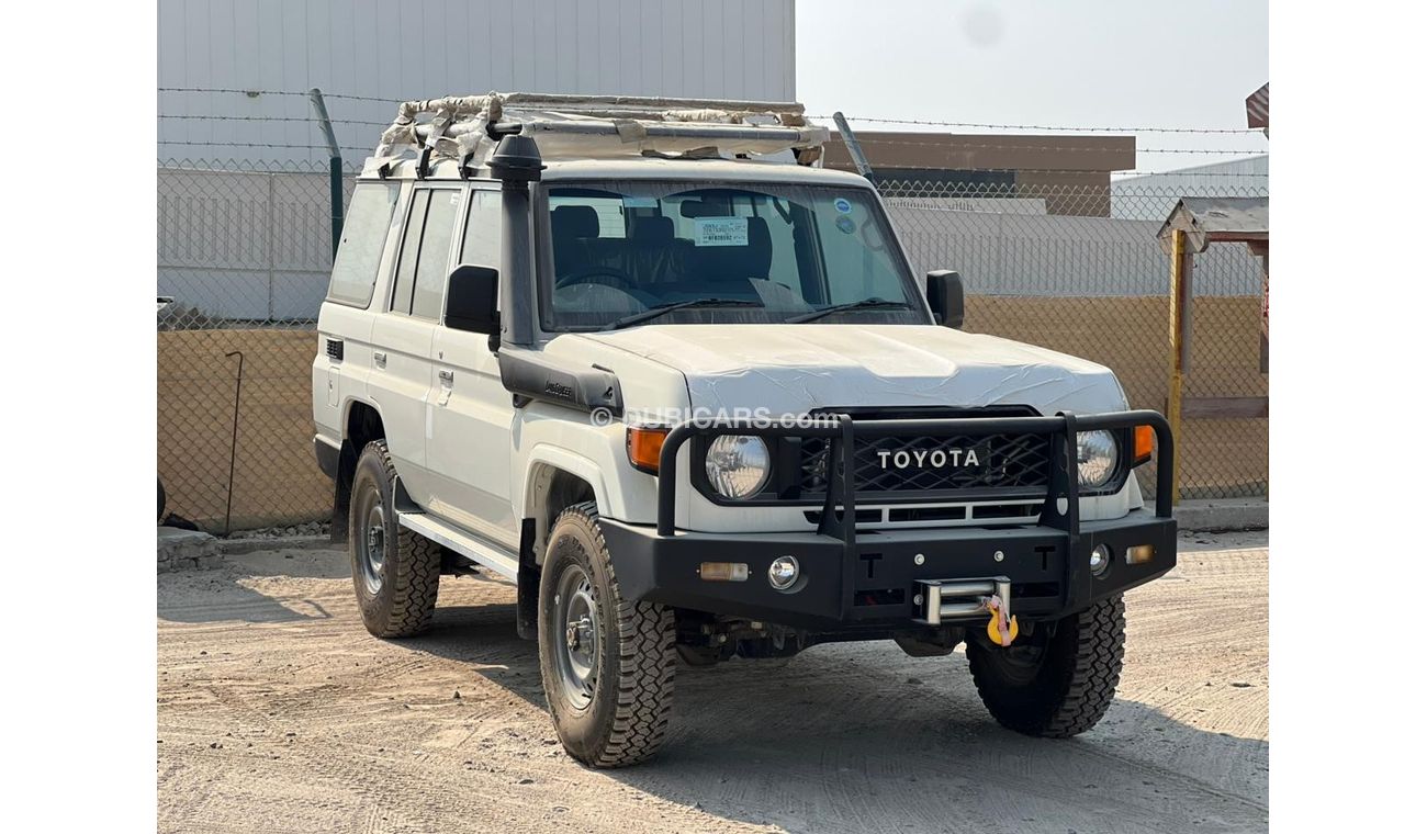 جديدة تويوتا لاند كروزر هارد توب TOYOTA LAND CRUISER LC76 4.2 L 2024 2024 للبيع في دبي - 798509