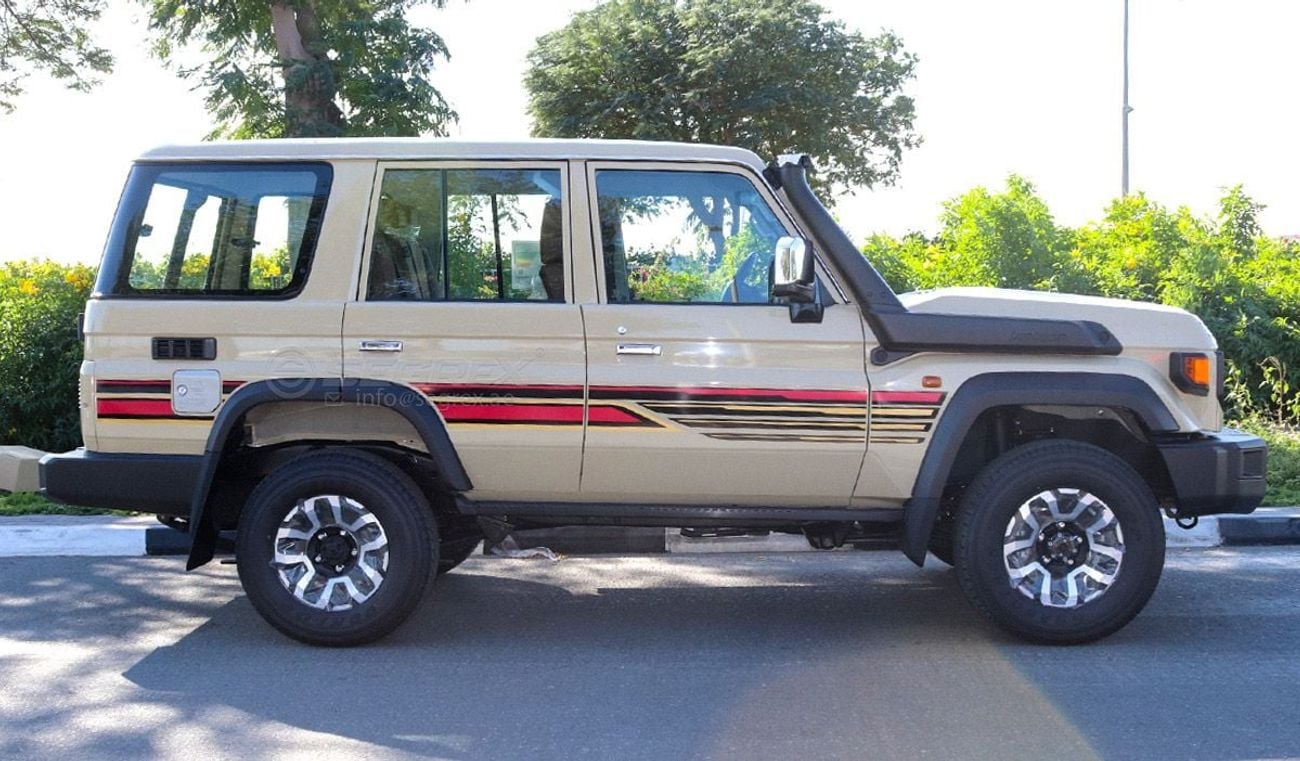 New Toyota Land Cruiser 70 2025 Model Toyota Land Cruiser Hardtop LC76, 4.0L Petrol 4WD 6A/T ...