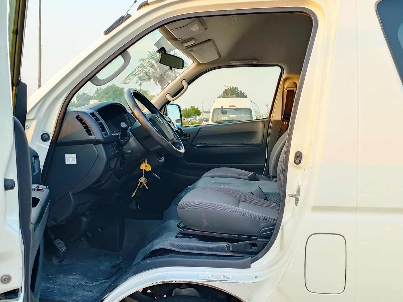 Used Toyota Hiace STANDARD ROOF 2.5L 4CY DIESEL MANUAL GEAR BOX / REAR ...