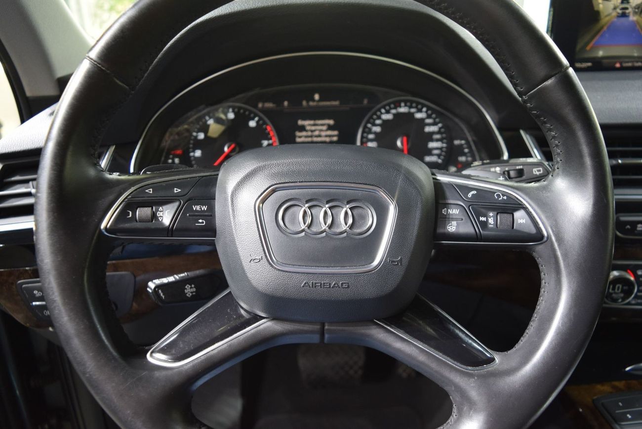 مستعملة أودي Q7 45 TFSI quattro لاكجري o 2017 للبيع في دبي - 753316