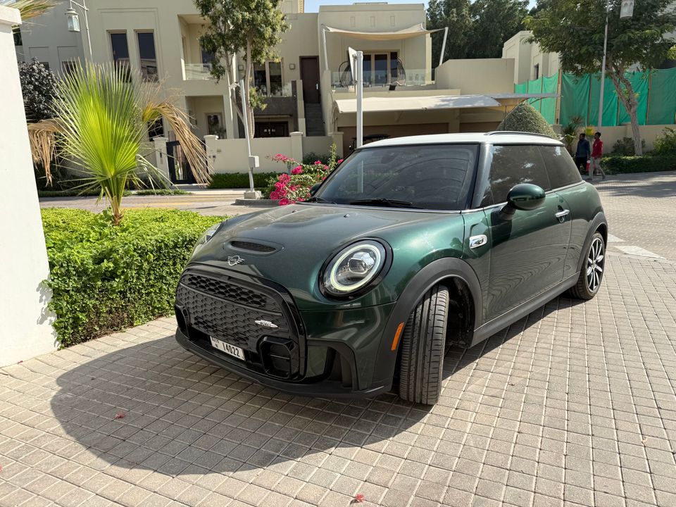 مستعملة ميني كوبر إس Mini Cooper S 2.0l JCW trim 2019 للبيع في دبي - 924160