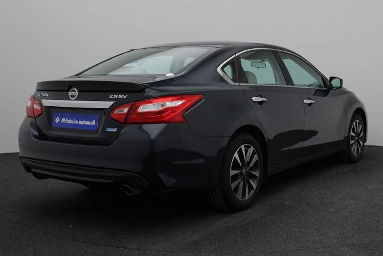 Used Nissan Altima SV 2.5 2017 for sale in Dubai - 617408