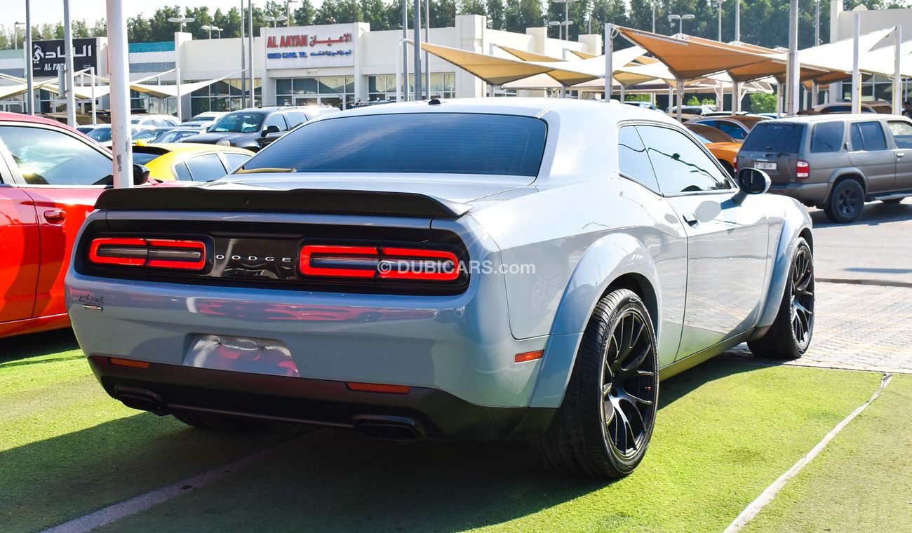 Used Dodge Challenger V6 2020 for sale in Dubai - 563994