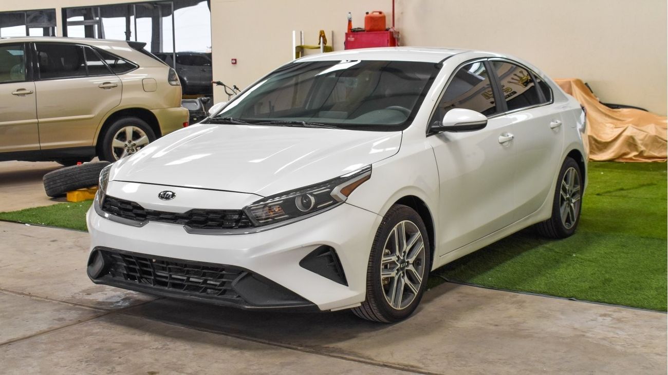 Used Kia K3 2019 for sale in Umm al-Quwain - 729797