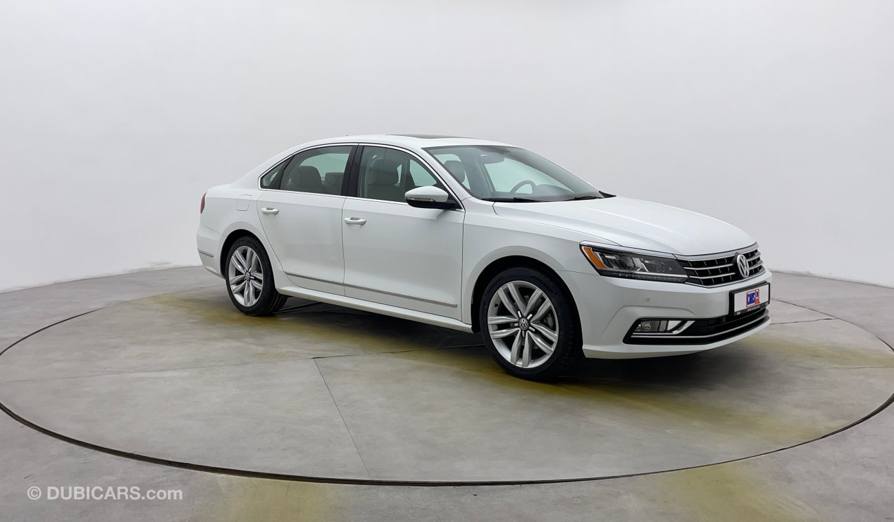 Used Volkswagen Passat SEL 2500 2017 for sale in Dubai - 484349