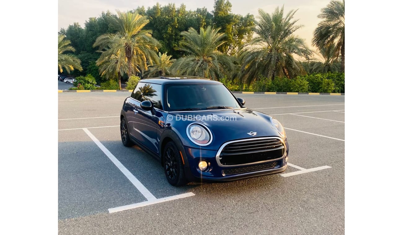 Used Mini Cooper Std Good condition car 2017 for sale in Dubai - 694138
